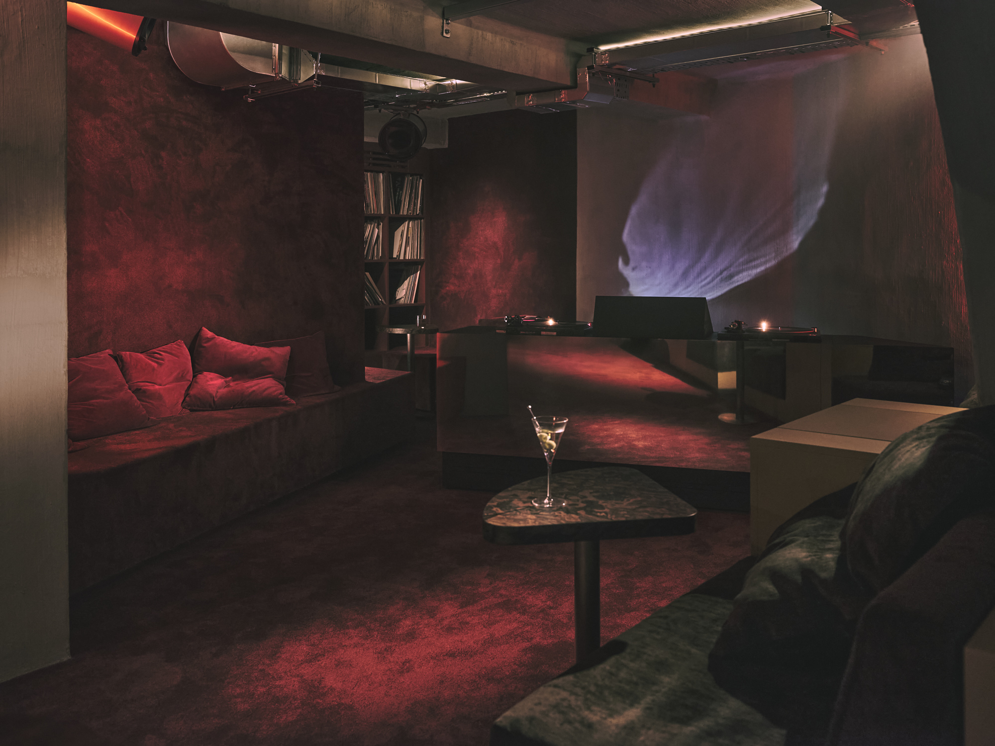 Dive | Bar & Lounge